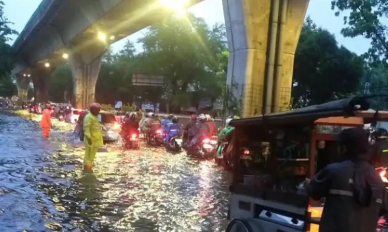 Jakarta Banjir dan Macet Sepanjang Kamis Sore, Akibat Hujan Deras | DKI Jakarta | Prolegal News